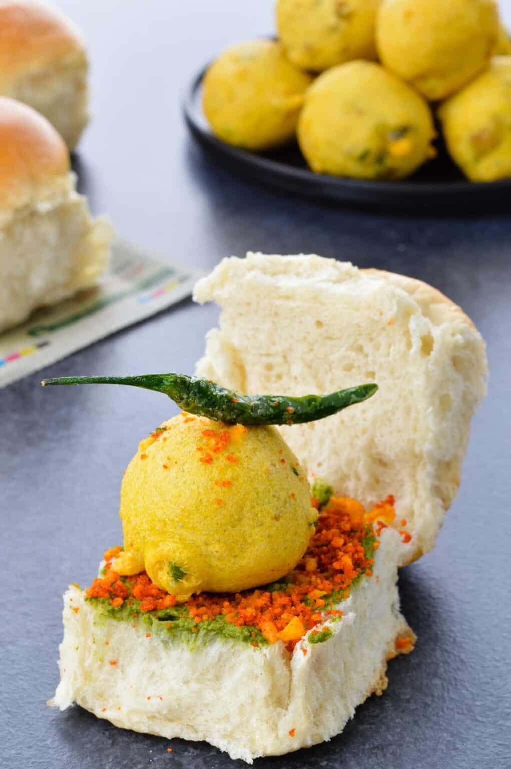 Dry Garlic Chutney for Vada Pav (Vada Pav Chutney)